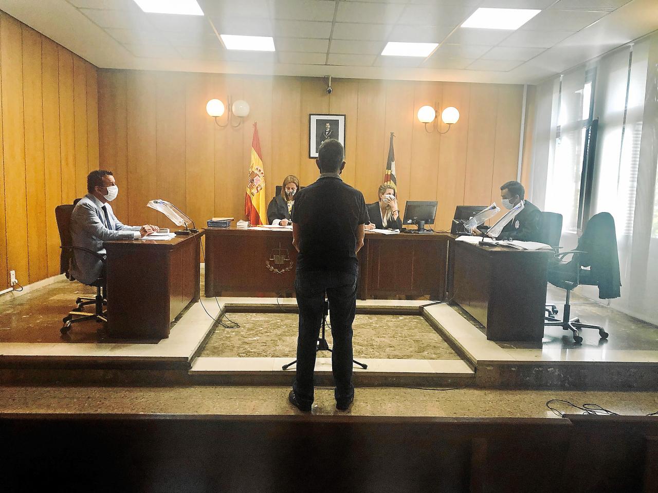 Condenado a dos años de cárcel por abusar y acosar a su inquilina en Palma