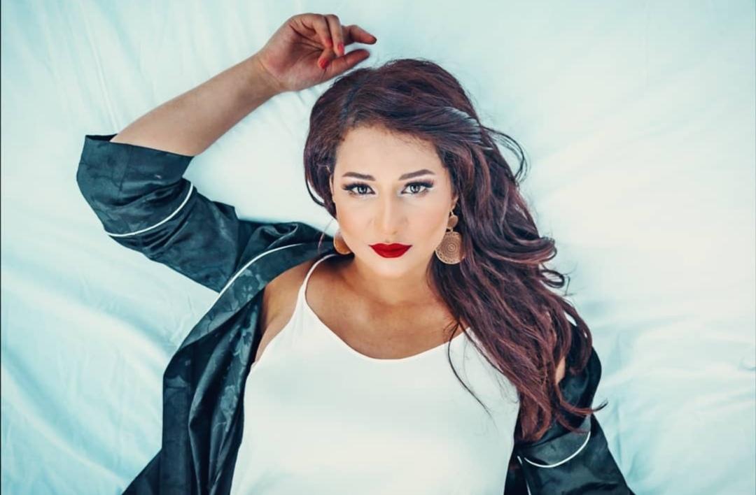 Yorsa Zekris se despide de la Isla con un canto «a la feminidad»