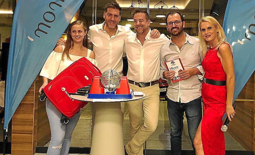 Esteban Mercer, entre amigos: Monium