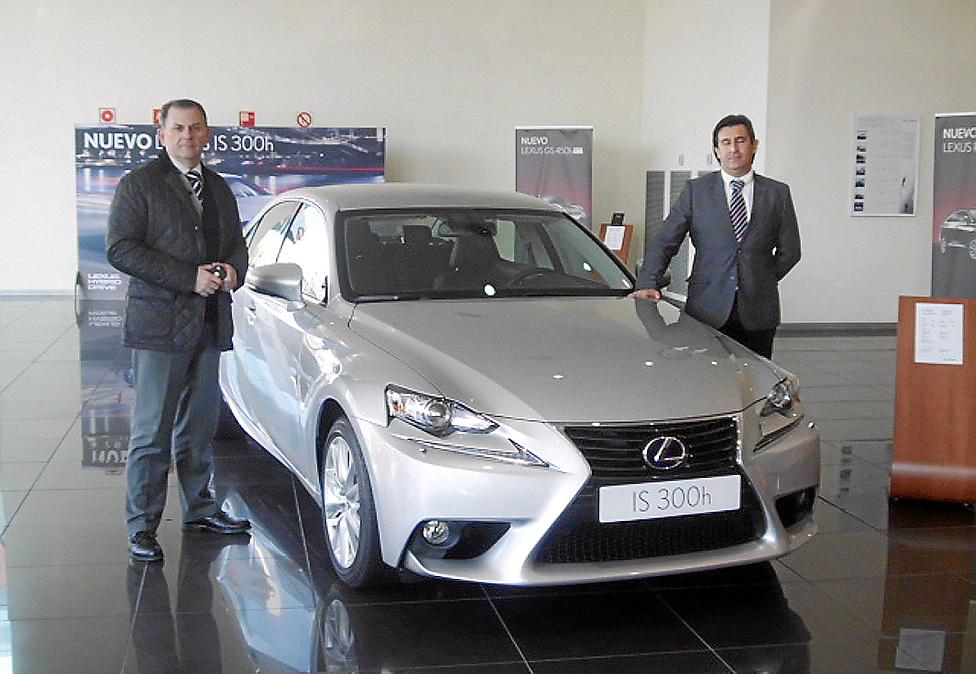 El IS 300h, en Lexus Palma