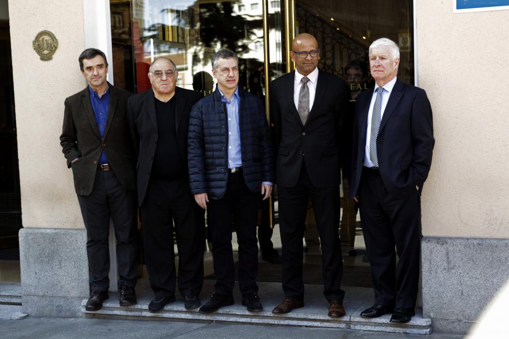 Los etarras volvieron a llevarse las armas tras enseñarlas a los ...