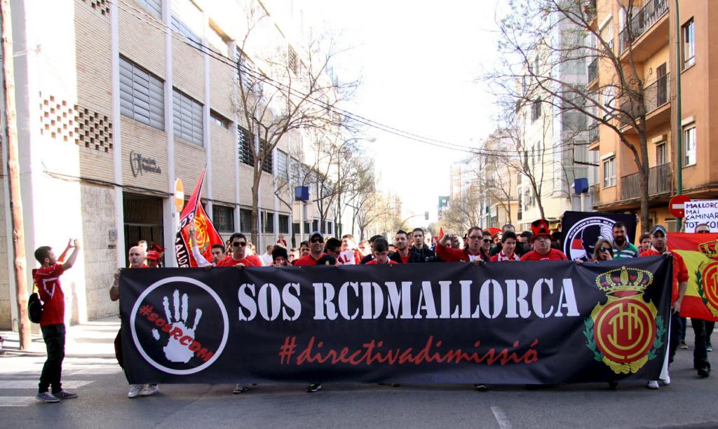 Fotogalería: Centenares de mallorquinistas marchan para reivindicar un ...