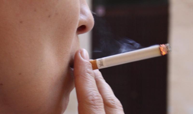 ¿Quién fuma en España? | El consumo de tabaco crece entre las mujeres