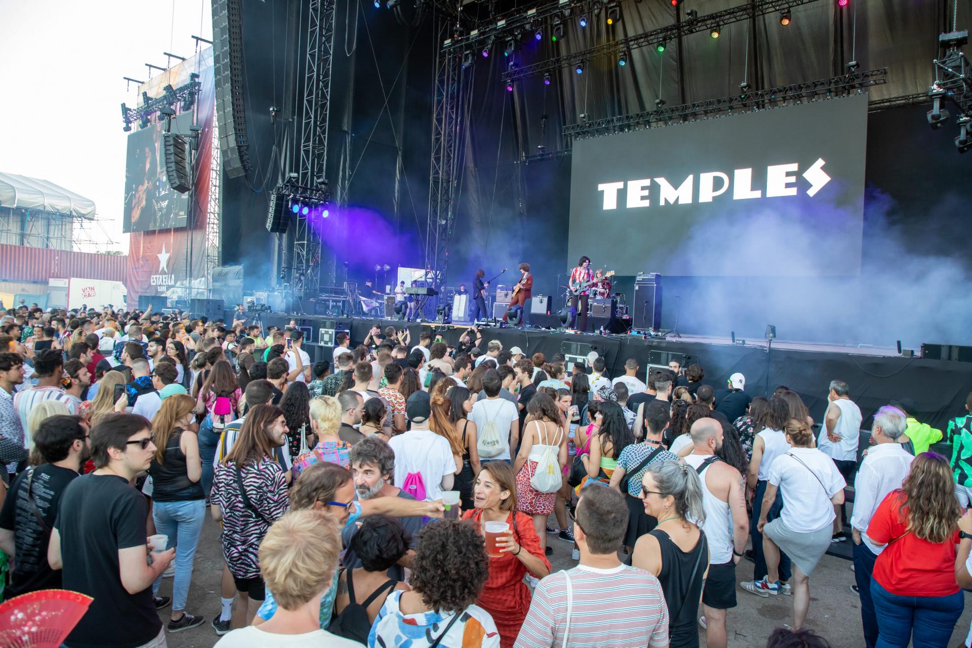 Temples toma el mando a la espera de Christina Aguilera