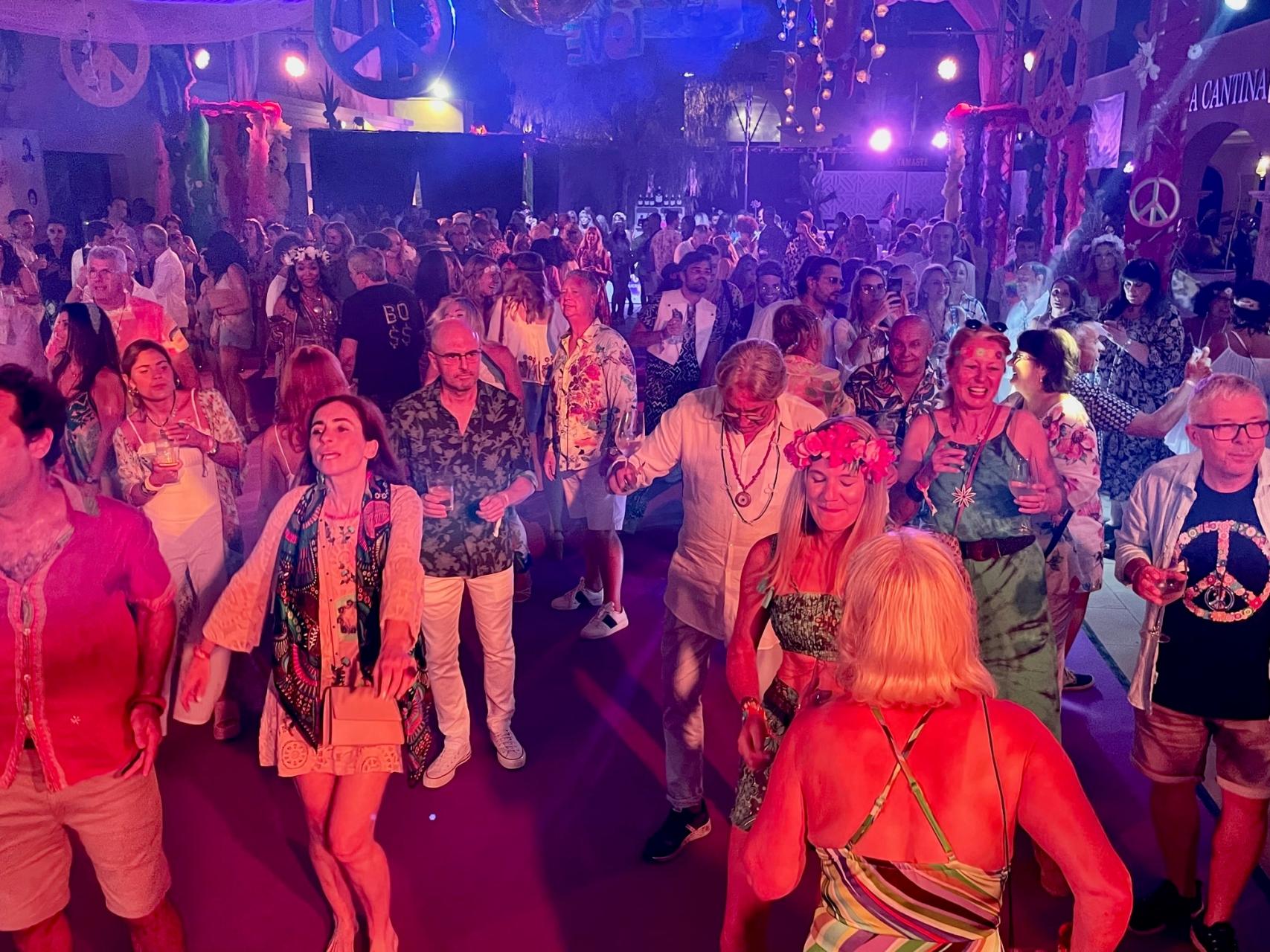 La mítica Flower Power conquista Puerto Portals