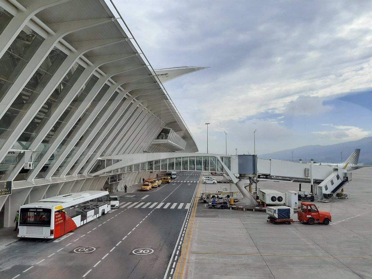 El aeropuerto de Bilbao registra el mejor agosto de su historia, con 572.094 pasajeros