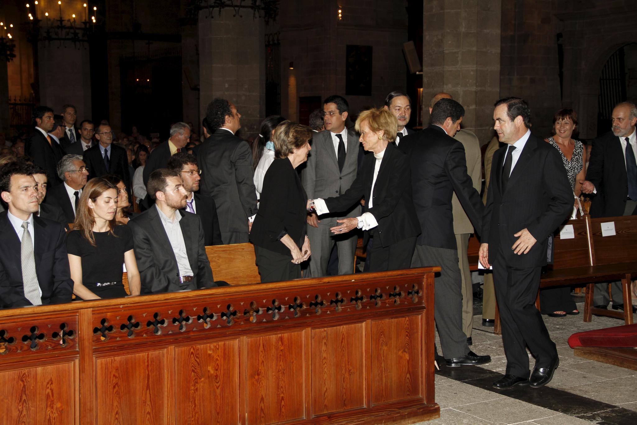 Multitudinaria despedida a Félix Pons en la Catedral con destacada ...