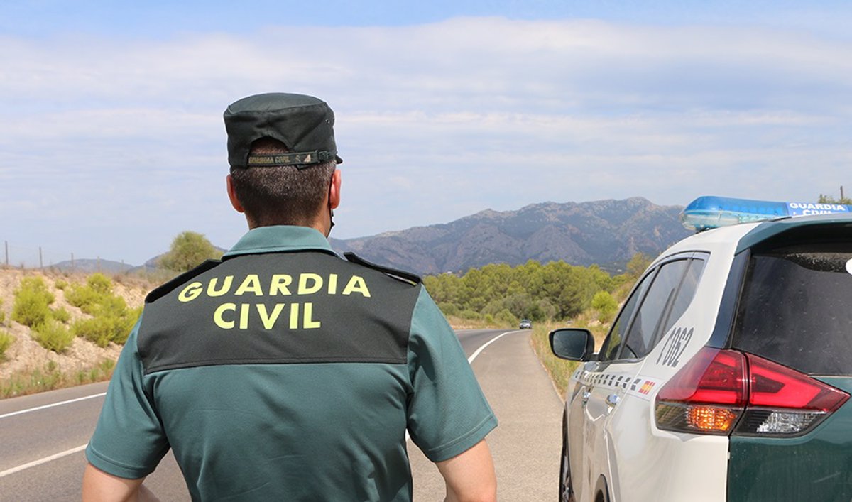 Guardia Civil inspecciona una finca del vecino de Villacarrillo (Jaén ...