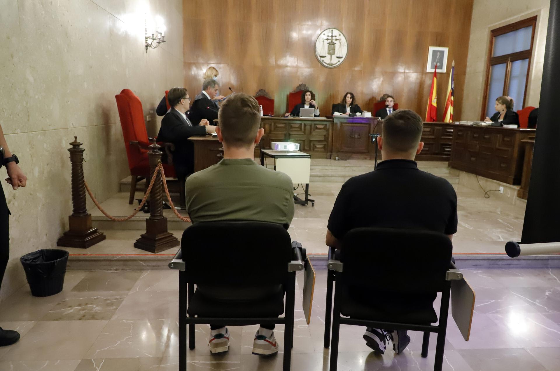 Abusos sexuales a un menor en Mallorca: juzgan a un profesor de baile y a su marido