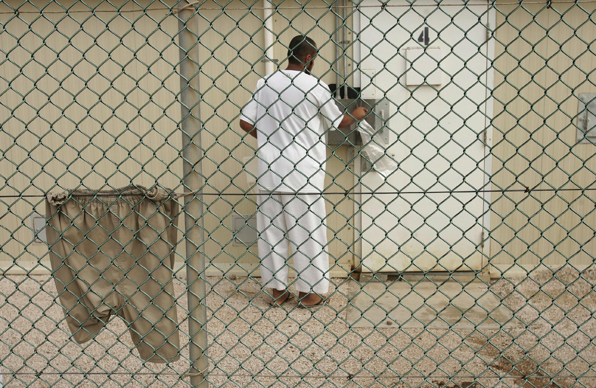 El «prisionero eterno» de Guantánamo ilustra en dibujos las torturas de ...