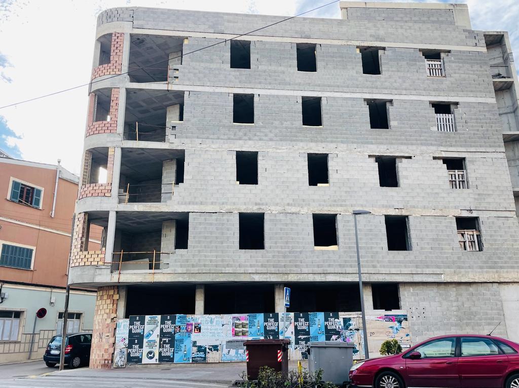 Vivienda en Mallorca | Los constructores exigen dar salida al centenar de edificios sin acabar ...