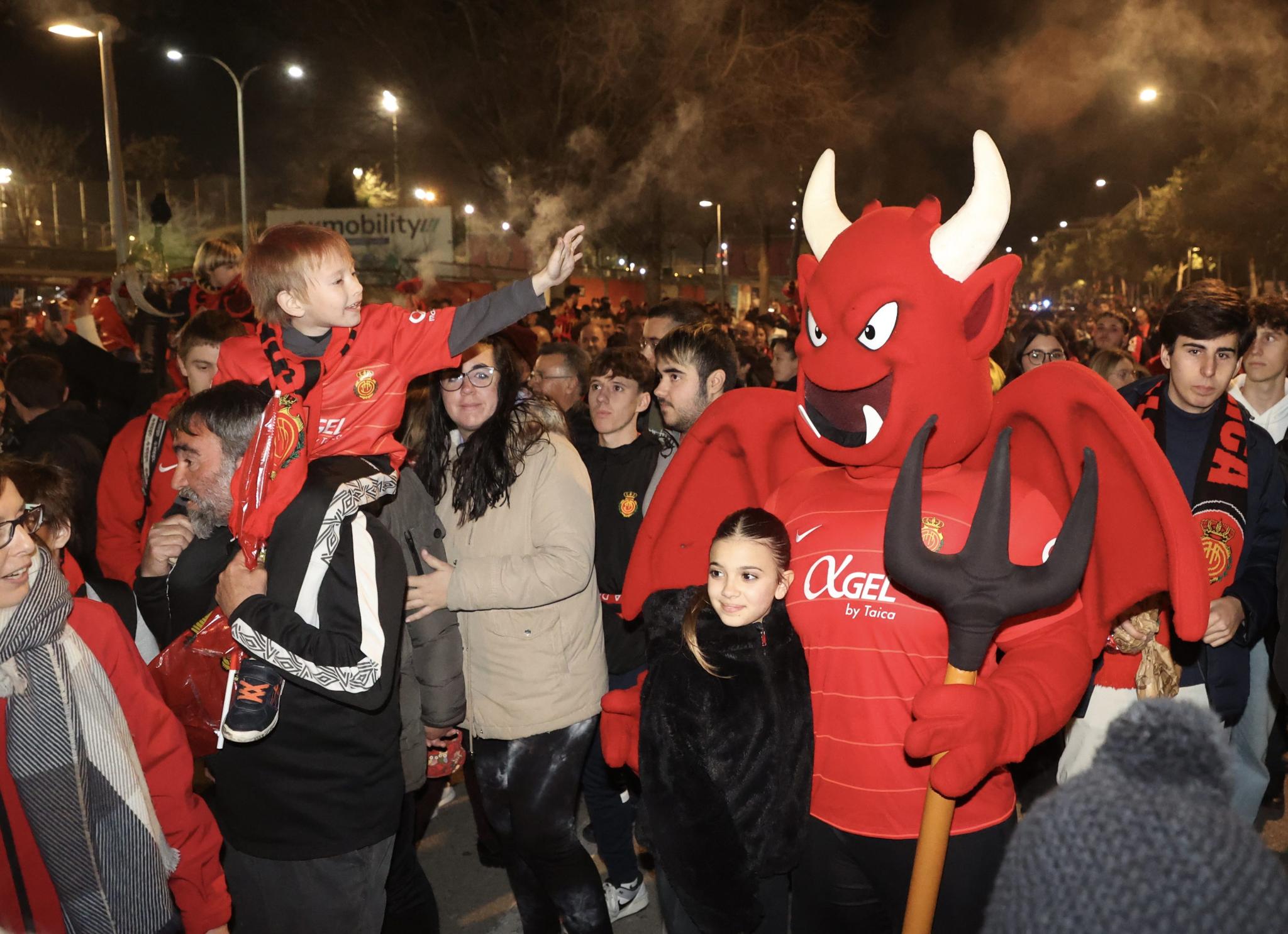 Fotogalería: Así ha sido el espectacular recibimiento al Real Mallorca ...