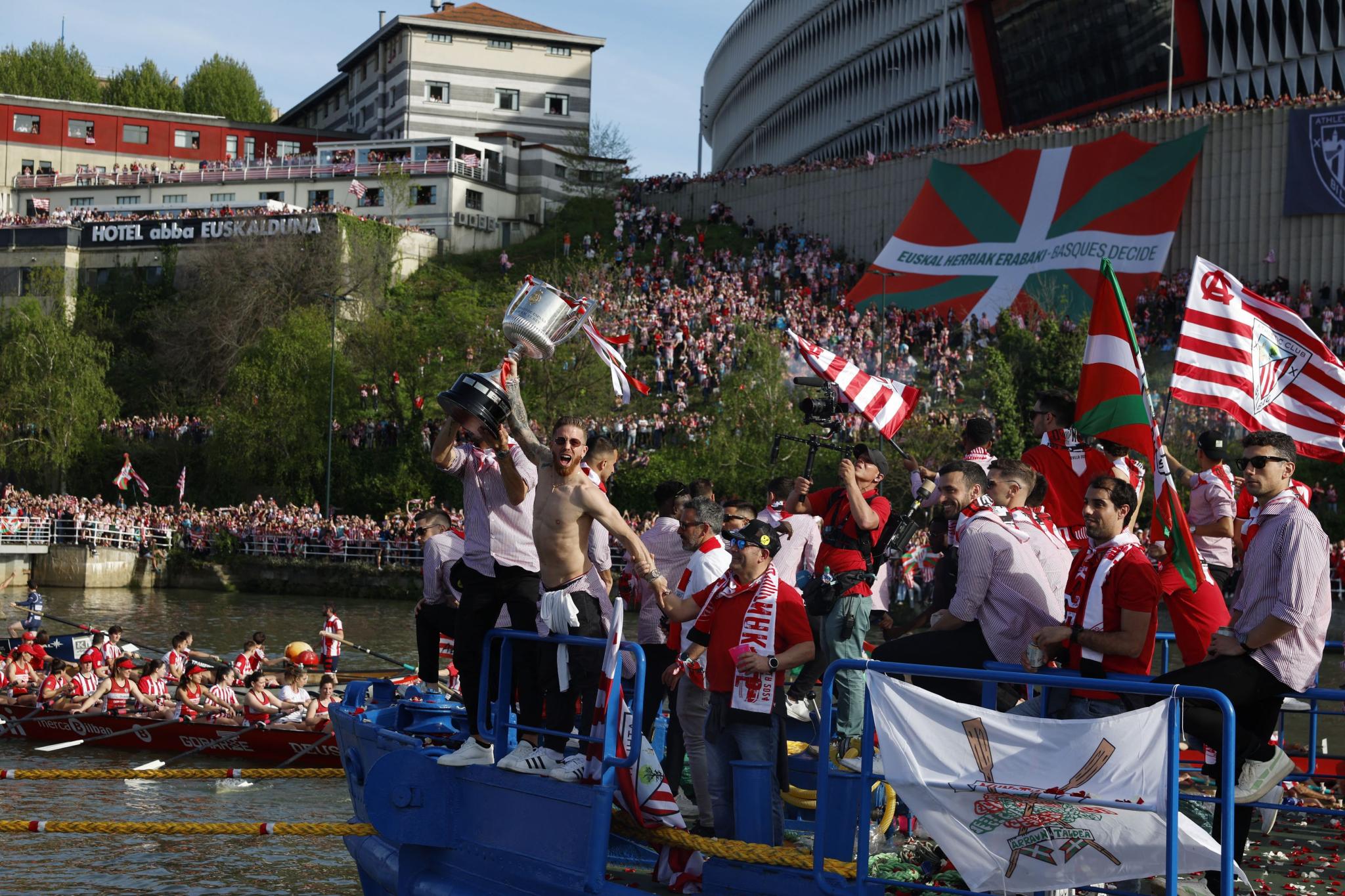 Fotogalería: Impresionantes imágenes de la Gabarra del Athletic en la ...