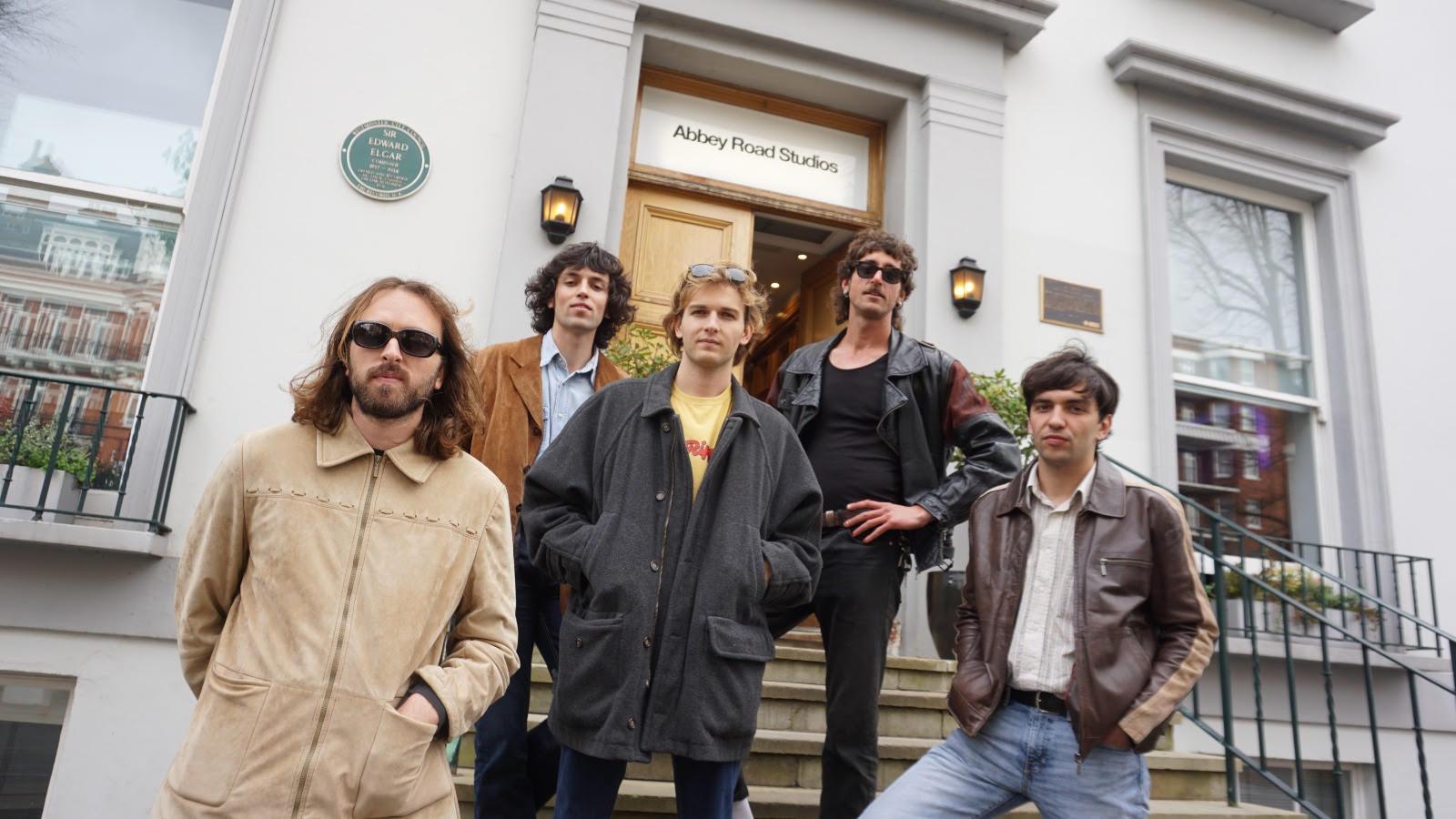 The Ripples registra un tema en el estudio popularizado por The Beatles