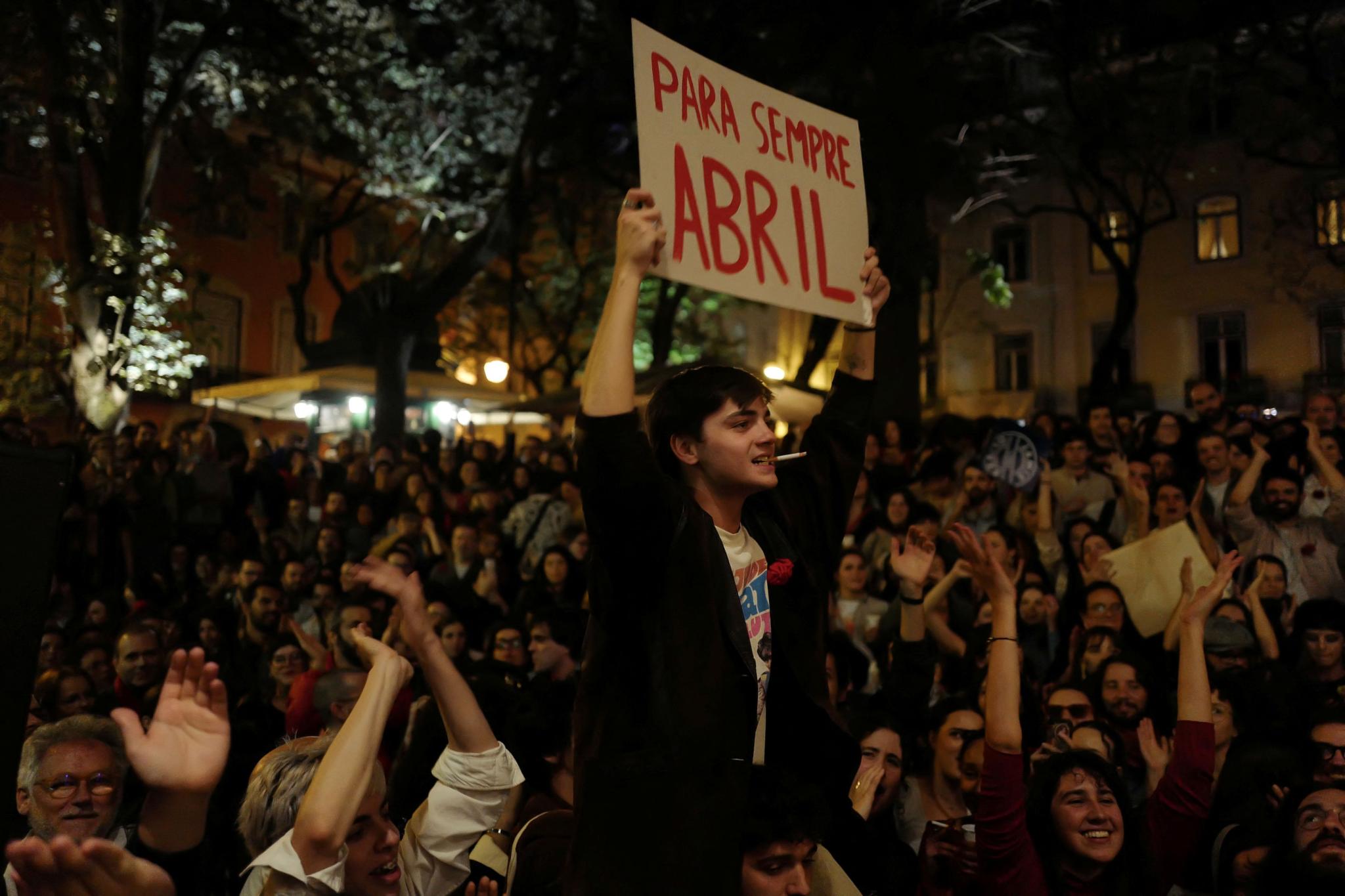 Fotogalería: El 50 aniversario de la Revolución de los Claveles en imágenes
