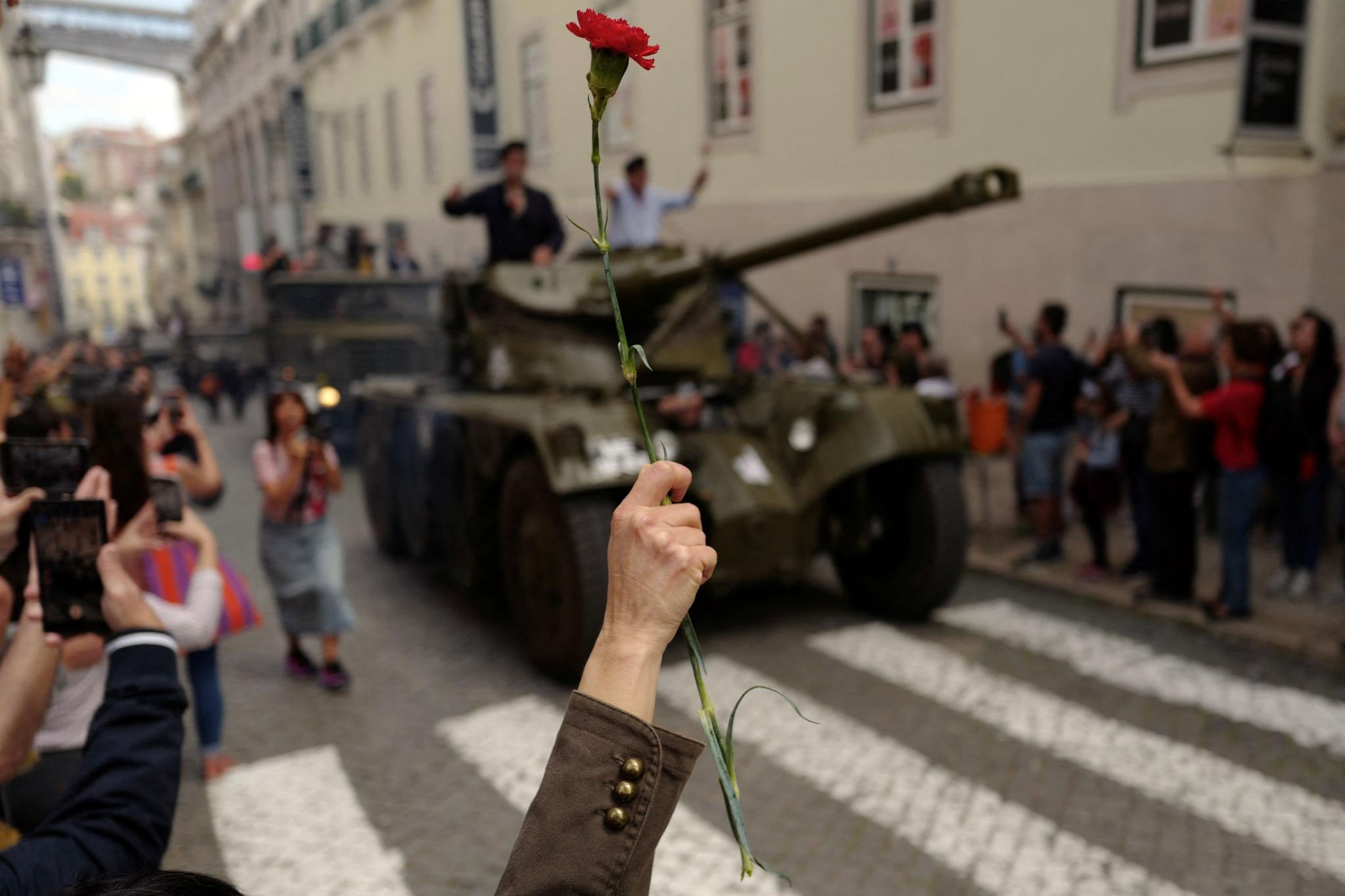 Fotogalería: El 50 aniversario de la Revolución de los Claveles en imágenes