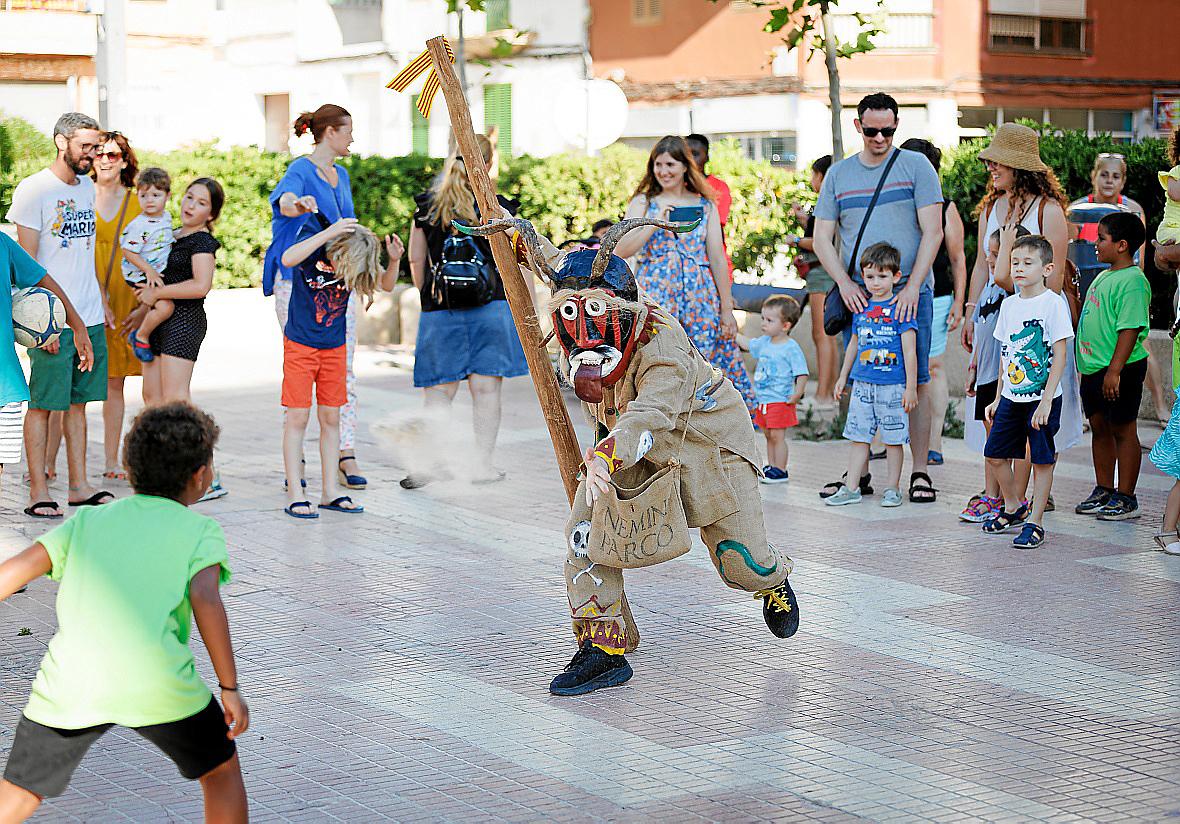 Fiestas en Mallorca | S'Arenal revive la leyenda del Dimoni