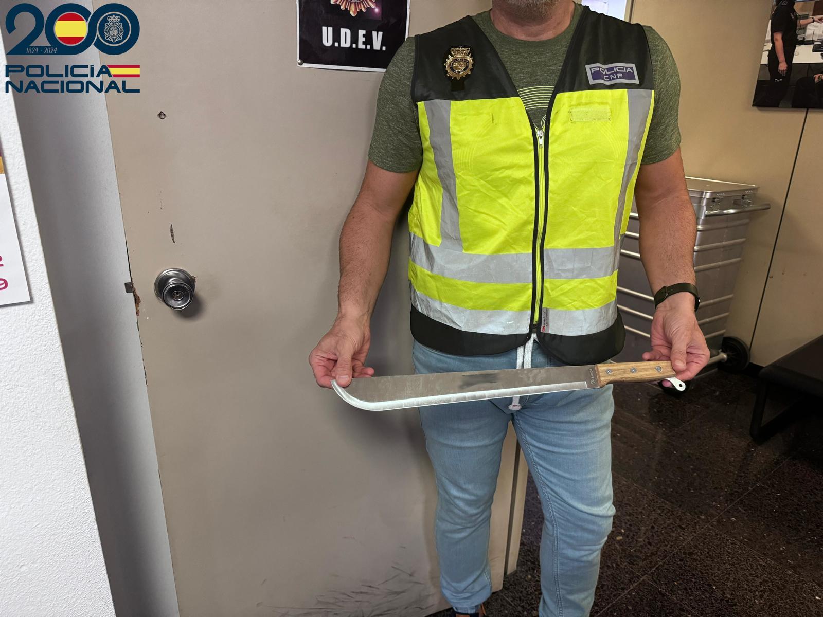 Robos en Mallorca | Detenidos dos menores por robar con machetes y ...