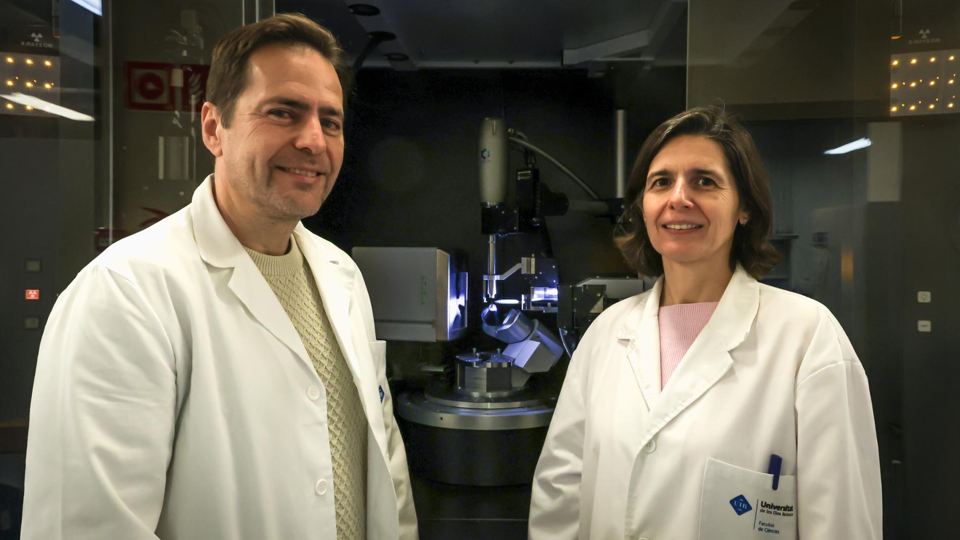 Investigadores de la UIB descubren una nueva vía para crear moléculas con antimonio