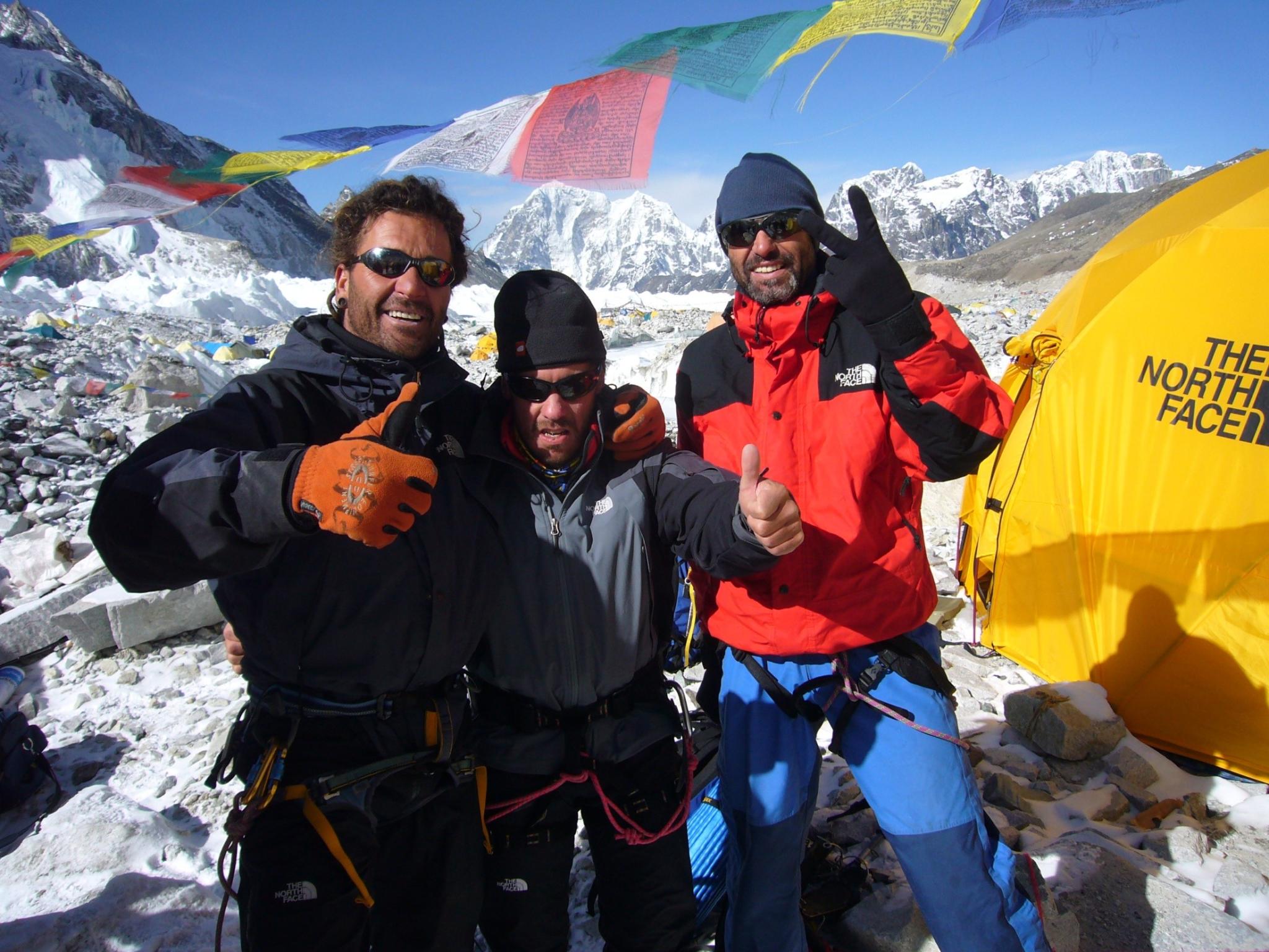 «El Everest es un reto humano y psicológico»