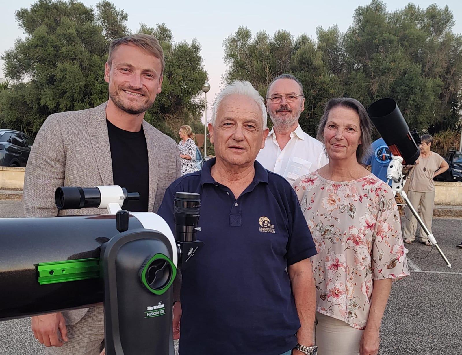 Erome cheyenne swenson was greeted by a adorable woman with