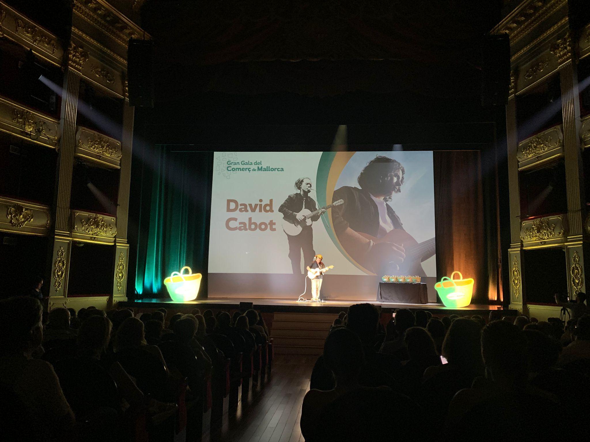 A Mallorca tot fa premi, una canción en reconocimiento del Comerç de ...