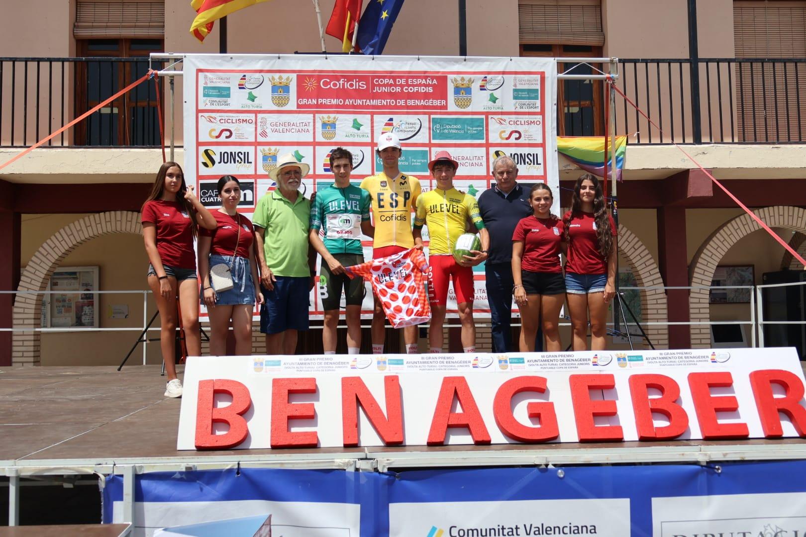 Bokep ibu ibu 2025 devon decided those tight jeans and crop