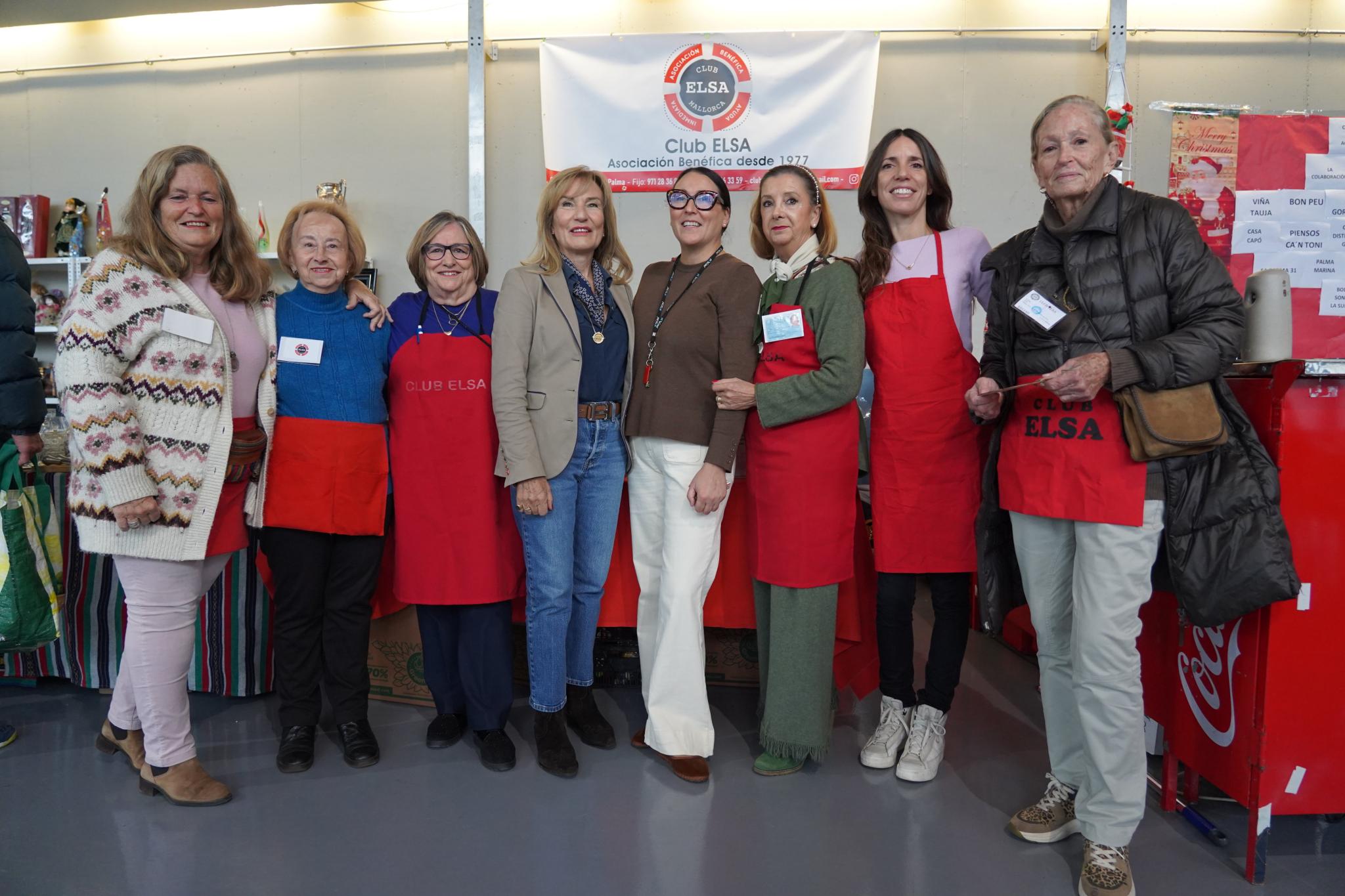 El público responde al Rastrillo Solidario del Club Elsa pese al mal tiempo