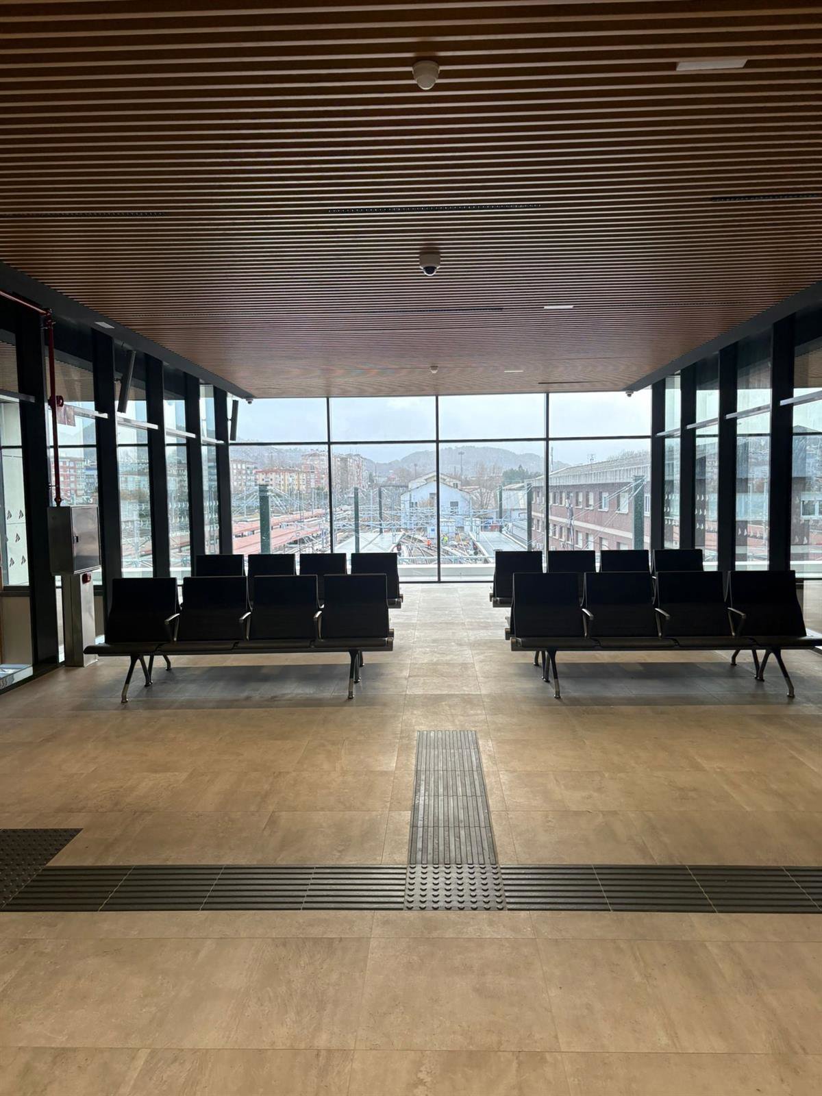 Adif pone en servicio el módulo de Cercanías de nueva estación de Irun ...