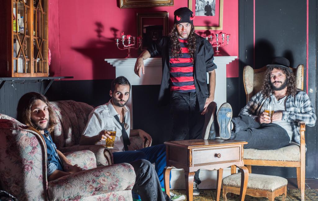 El rock 'simpaticote' de NoLo y los 'loops' de One Man Rocks, en Sabotage