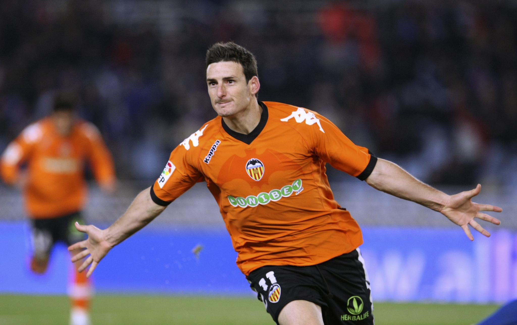 Aduriz da el triunfo al Valencia en el descuento ante la Real