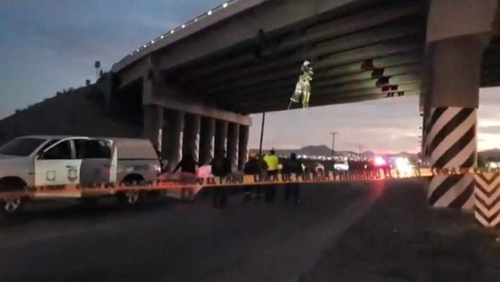 Hallan seis cadáveres colgados en puentes en el noroeste de México