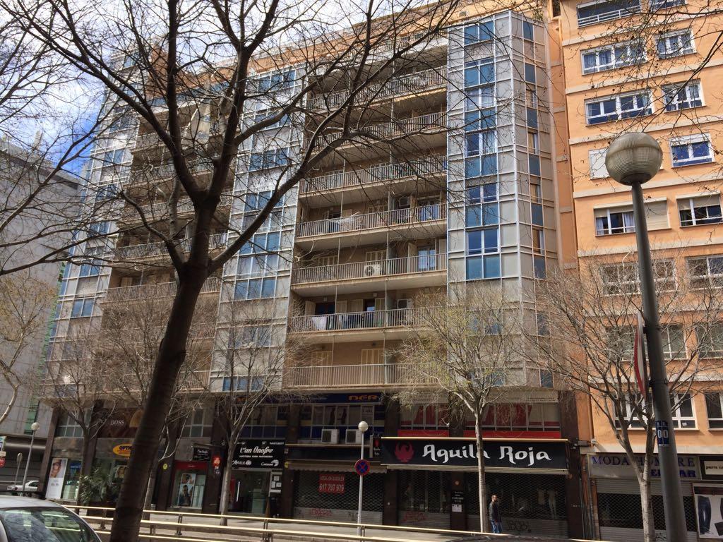 Fallece un hombre al precipitarse de un quinto piso en Palma