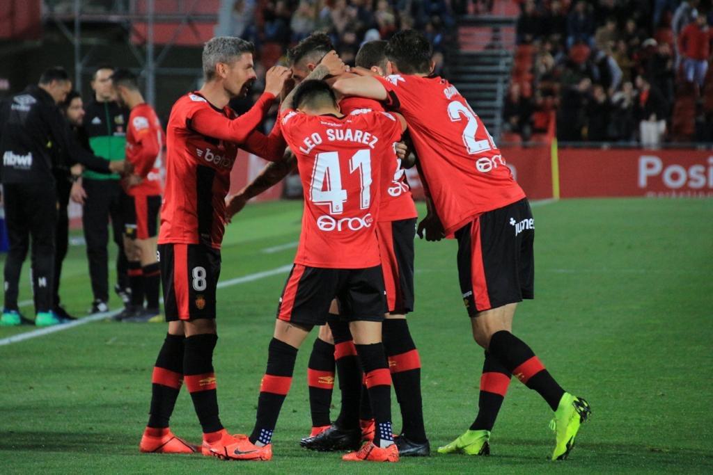 El Real Mallorca supera (3-0) al Real Zaragoza y se afianza en playoff