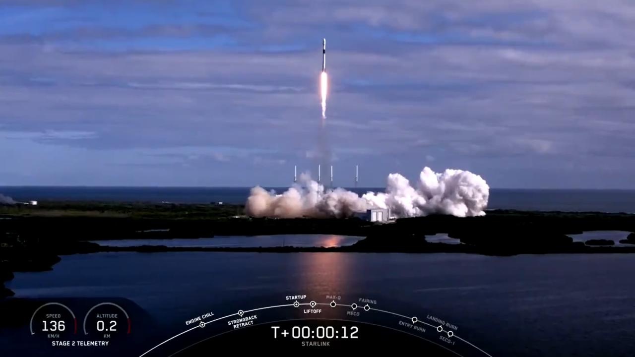 SpaceX lanza otros 60 satélites al espacio para su propia red de internet