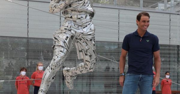 Inauguran una estatua de acero con la figura de Nadal