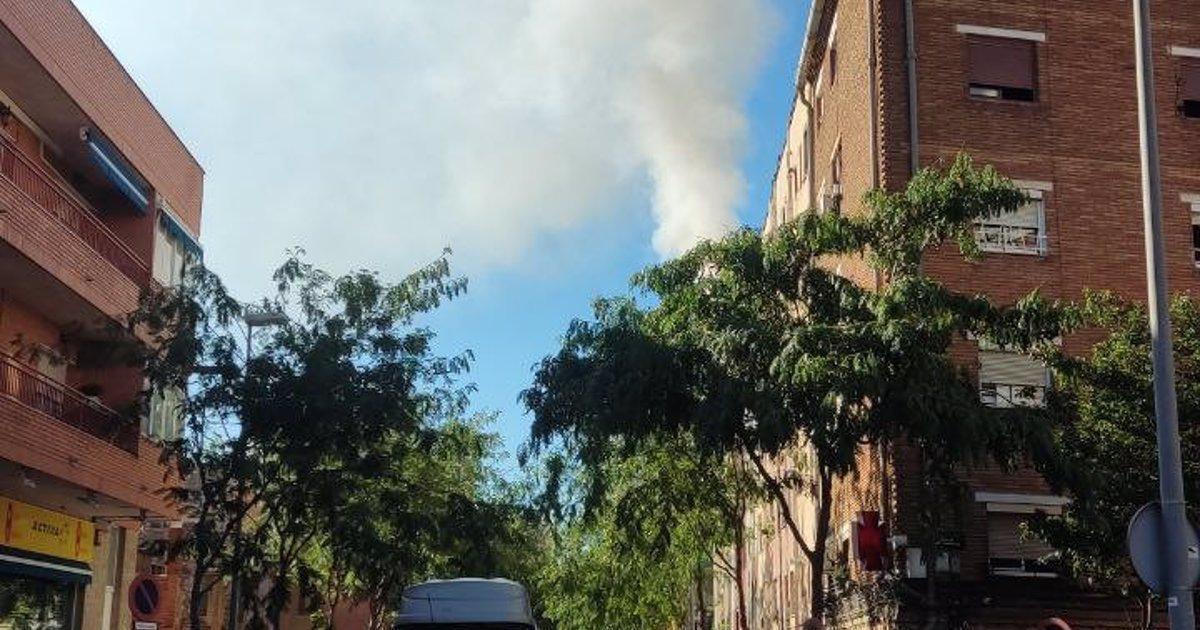 Dos menores críticos al saltar de un piso para huir de un incendio en Badalona (Barcelona)