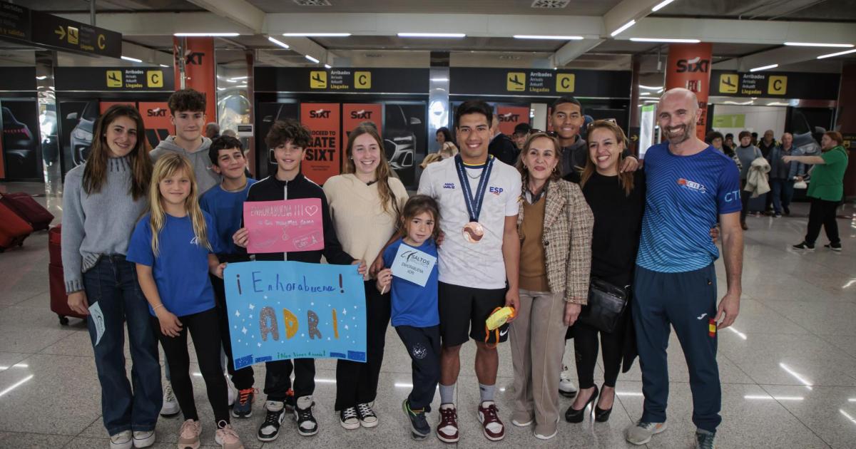 París 2024 | Adrián Abadía llega a Mallorca con su bronce y el billete ...