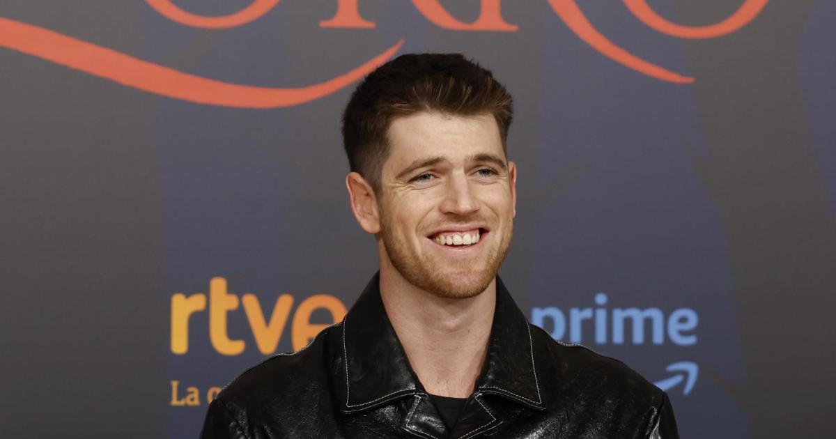 Miguel Bernardeau y Ester Expósito, pillados besándose en Madrid