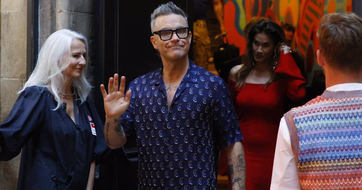 Robbie Williams abre su muestra en Moco Barcelona: "A la edad de 50 ...