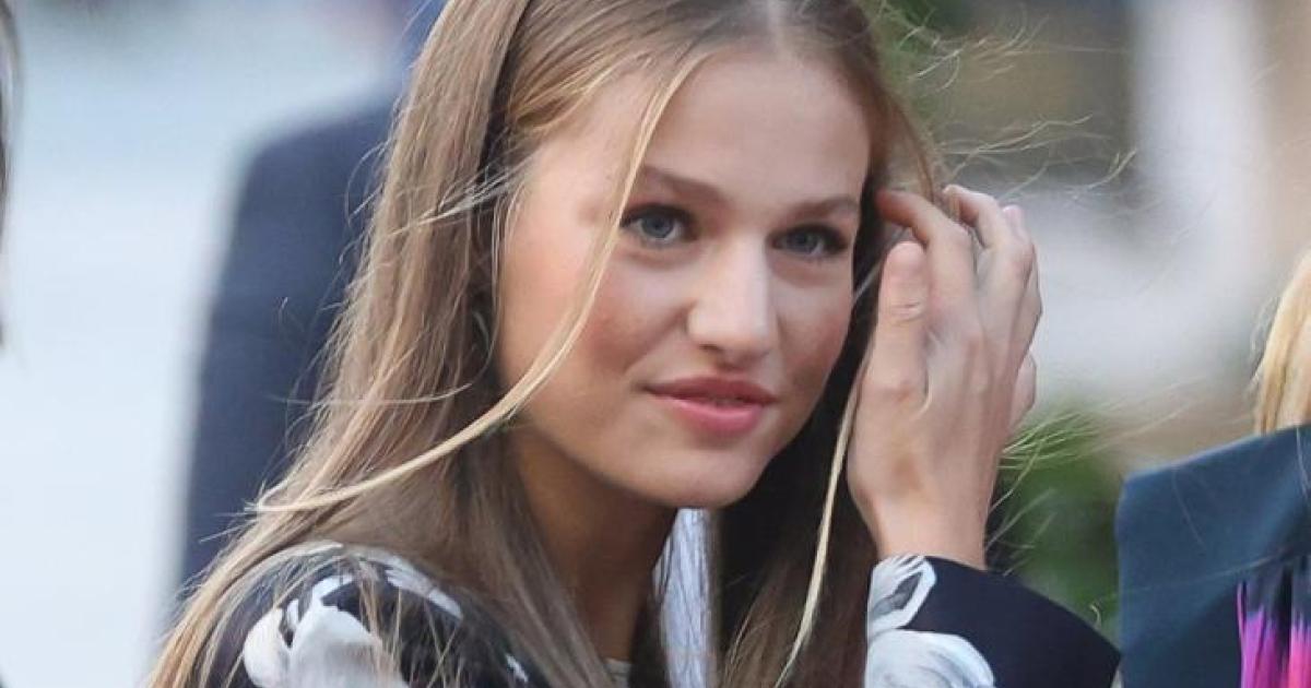 La princesa Leonor disfruta con amigos de un chiringuito en la playa de ...