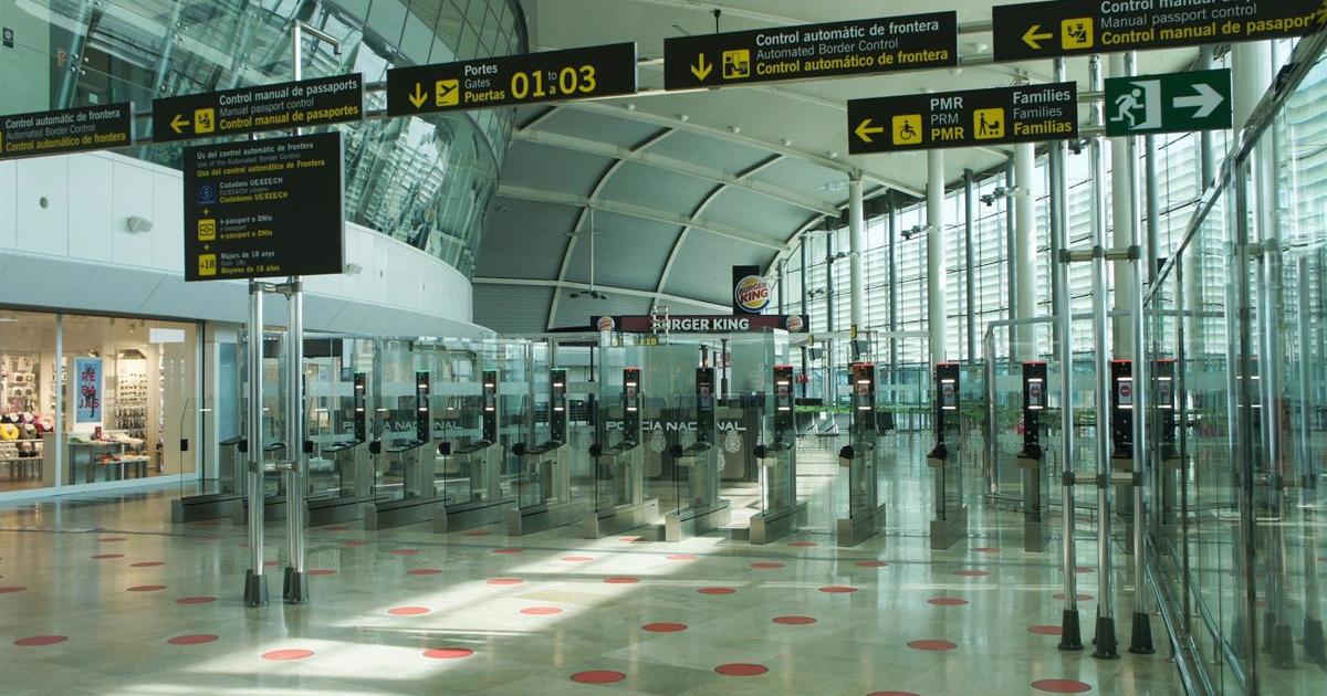 El Aeropuerto de Valencia registra en agosto su récord absoluto de tráfico, con 1,1 millones de ...