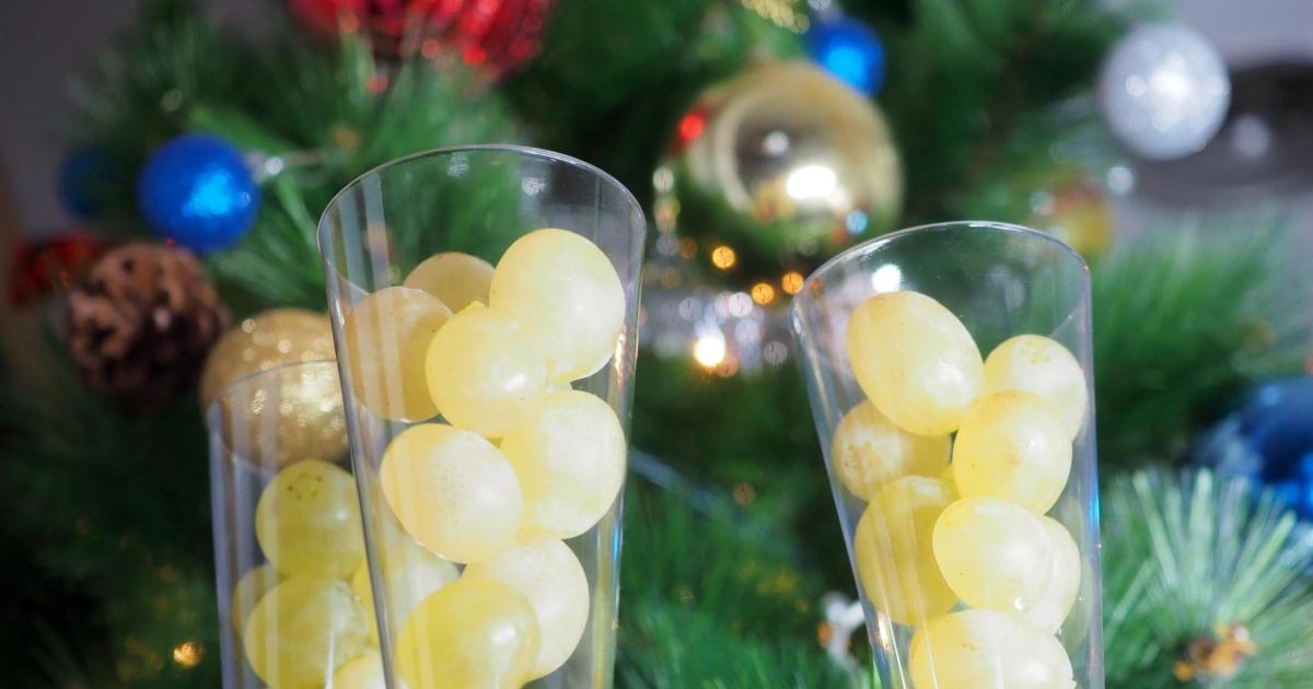 Descubre por qué comemos 12 uvas en Nochevieja: historia y significado