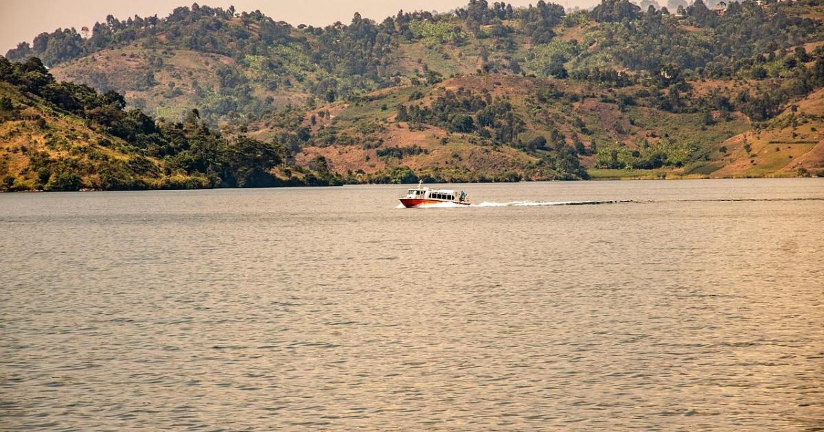 Al menos 25 muertos al naufragar un barco que transportaba futbolistas ...