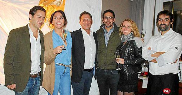 Cena y arte en casa del artista Christian Karis