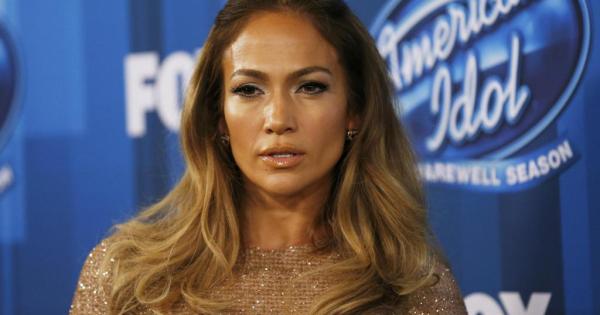Jennifer Lopez habla sobre abusos y dice que se negó a enseñar los senos