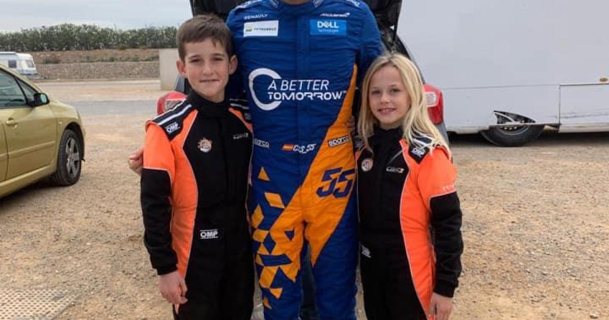 El piloto mallorquín Lucas Fluxá coincide con Carlos Sainz Jr.