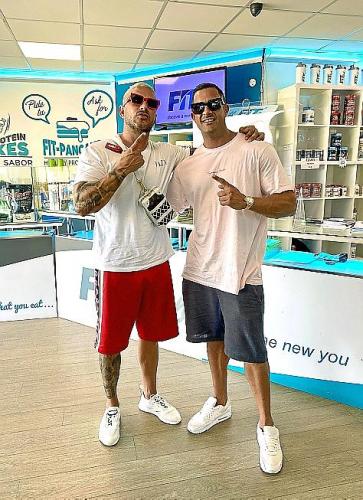 Maximillian White, el multimillonario del cannabis terapéutico, se pone ...