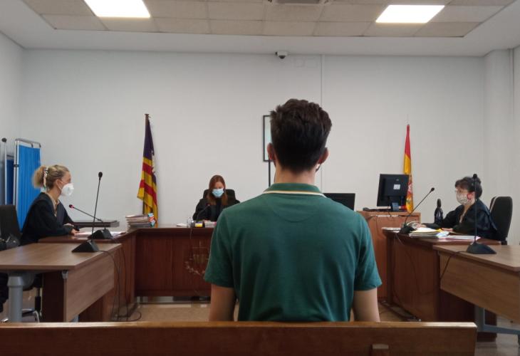 Pornografía Infantil Acepta Once Meses De Cárcel Por Descargar