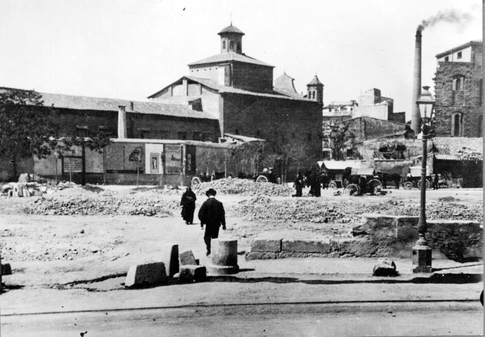 Fotogalería: Un recorrido en el tiempo por Plaça d'Espanya, en imágenes